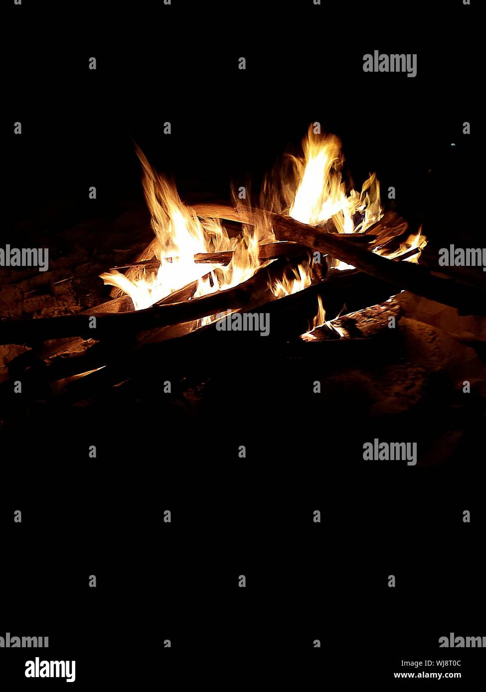Log fire hi-res stock photography and images - Alamy
