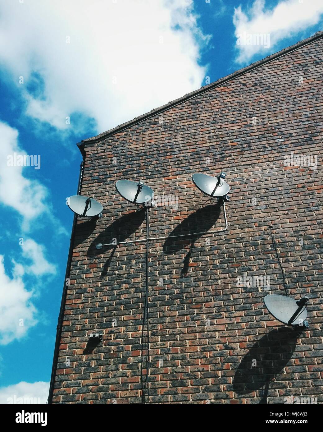 Satellite antennas hi-res stock photography and images - Alamy