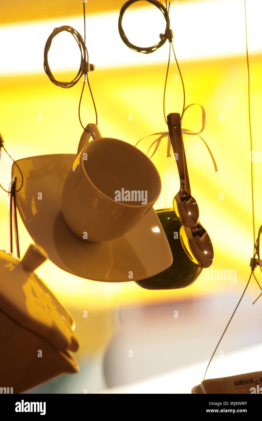 String and cups hi-res stock photography and images - Alamy