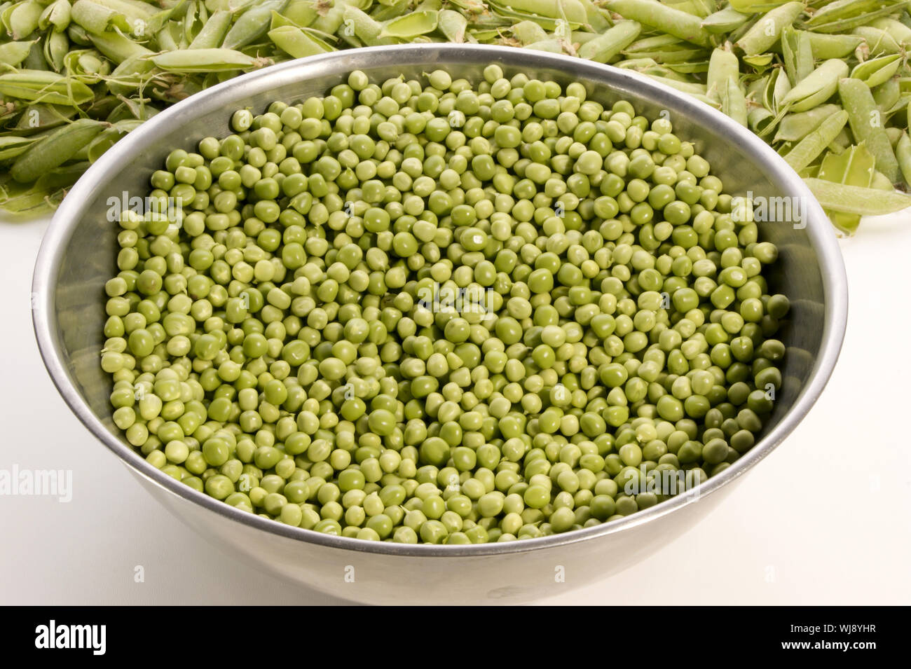 fresh peas from the garden ready for cooking Stock Photo - Alamy