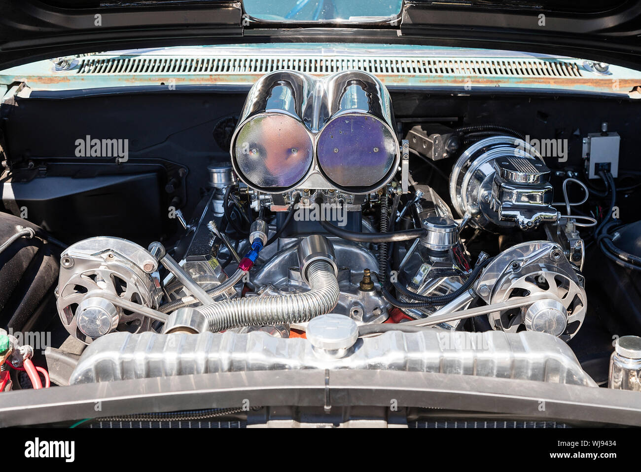 Close-up of Car's Engine, American Classic Car Stock Photo - Alamy