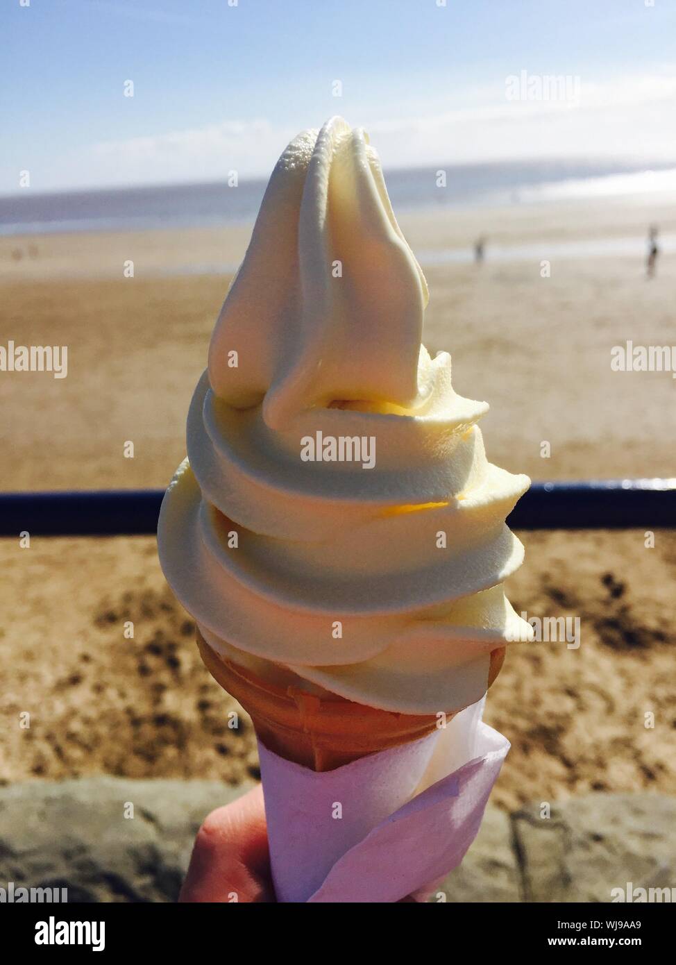 Ice cream cone beach hi-res stock photography and images - Alamy