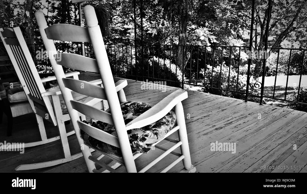 Empty Rocking Chairs High Resolution Stock Photography and Images - Alamy