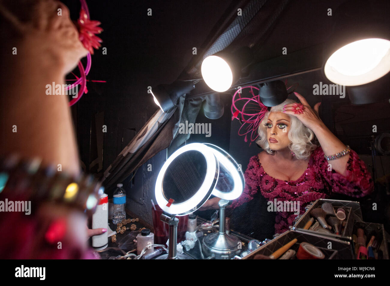 Female impersonator hi-res stock photography and images - Alamy