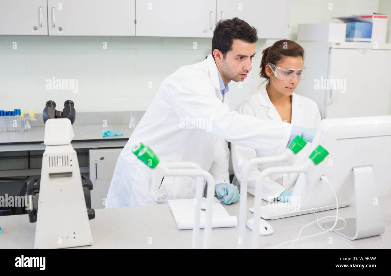Using electronic microscope hi-res stock photography and images - Alamy
