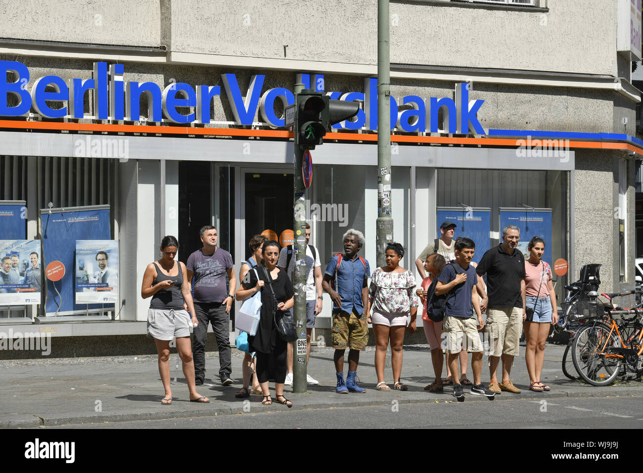 Everyday banking hi-res stock photography and images - Alamy