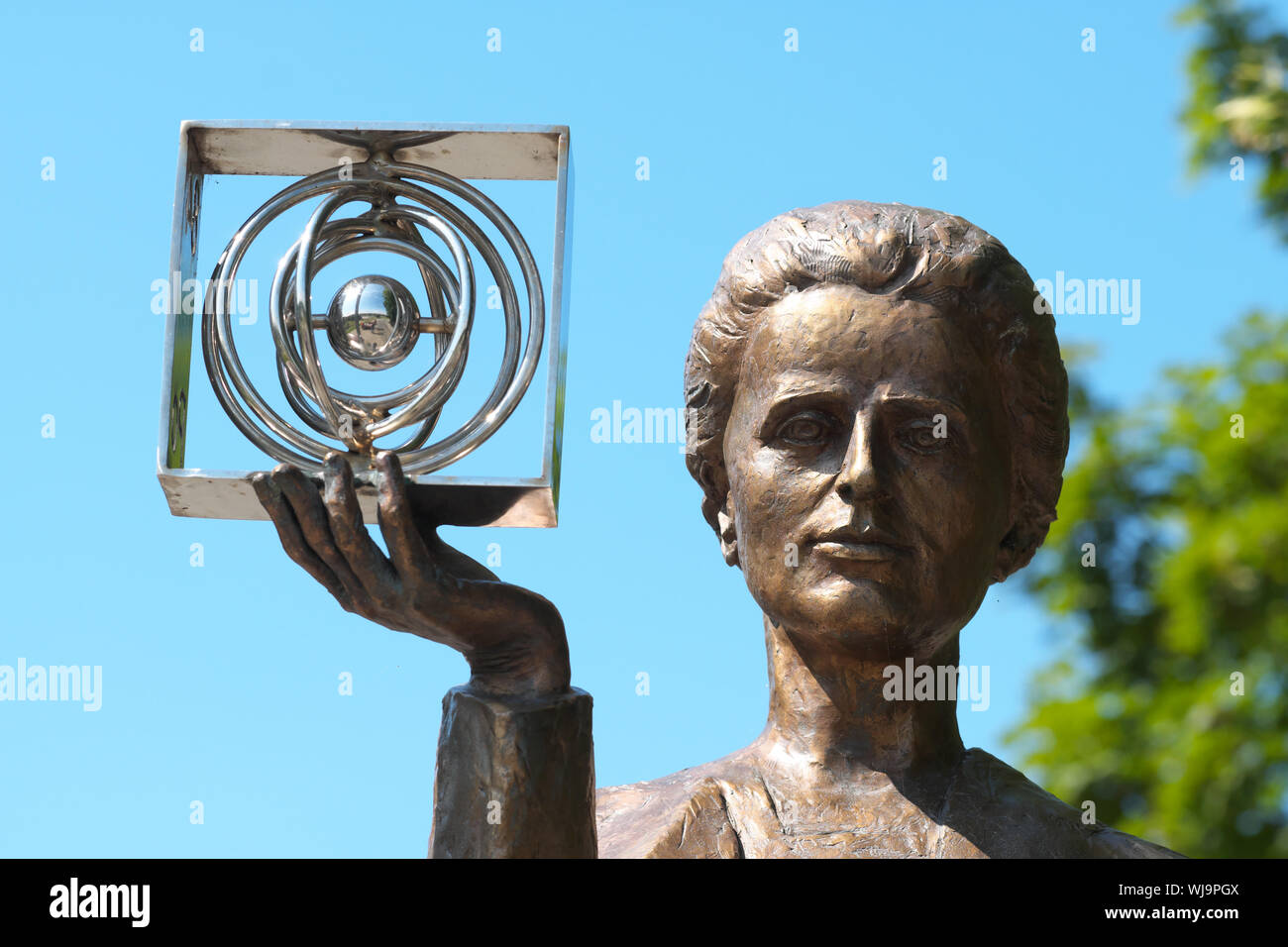 Statue of marie curie hi-res stock photography and images - Alamy