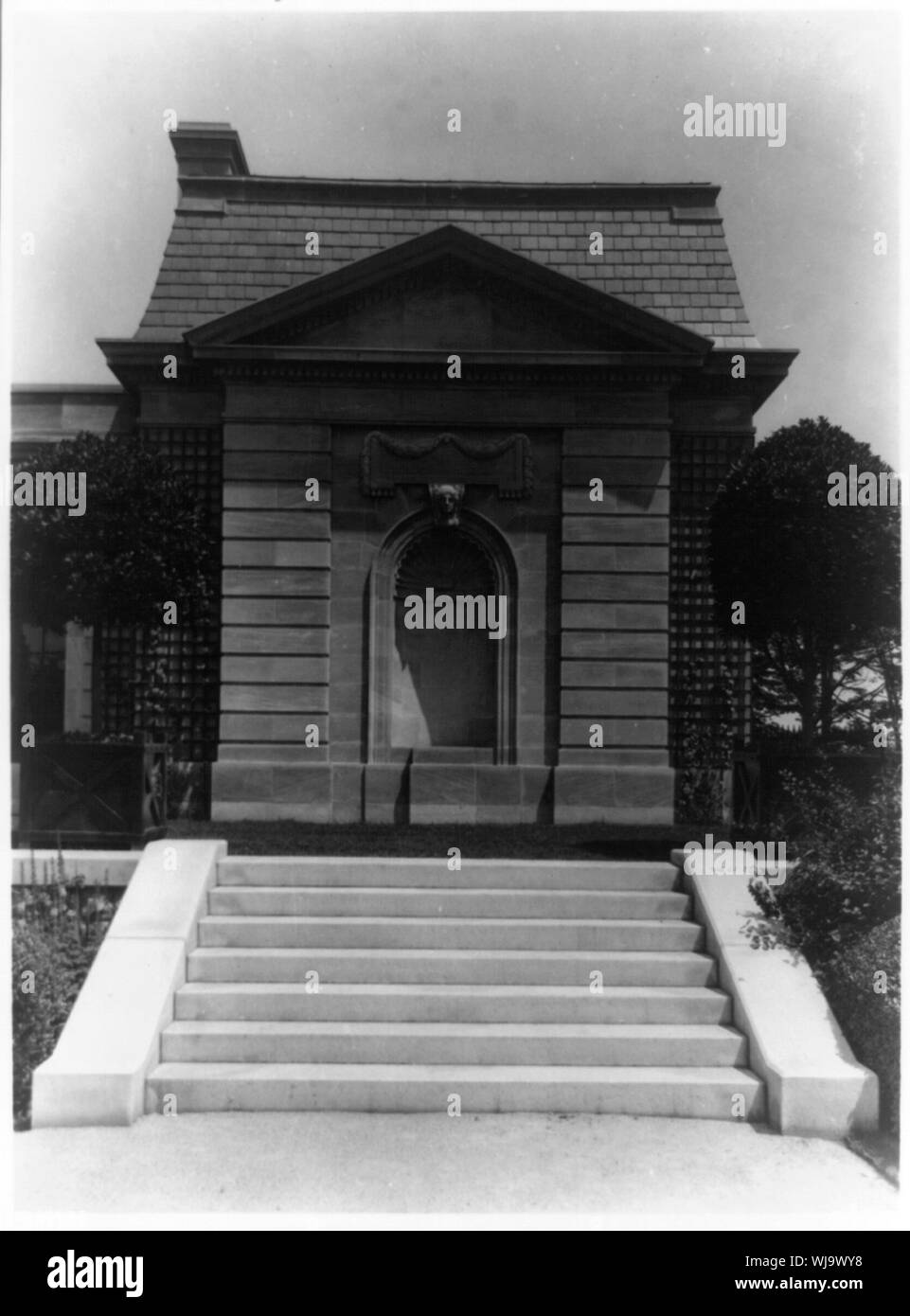 Hamilton Rice Home in Newport, Rhode Island, exterior view showing side ...