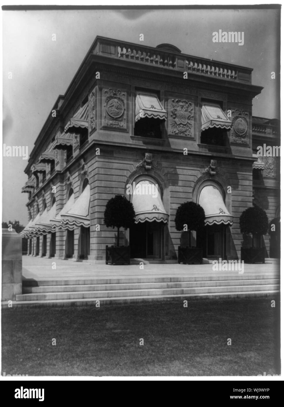 Exterior side view Cut Out Stock Images & Pictures - Alamy