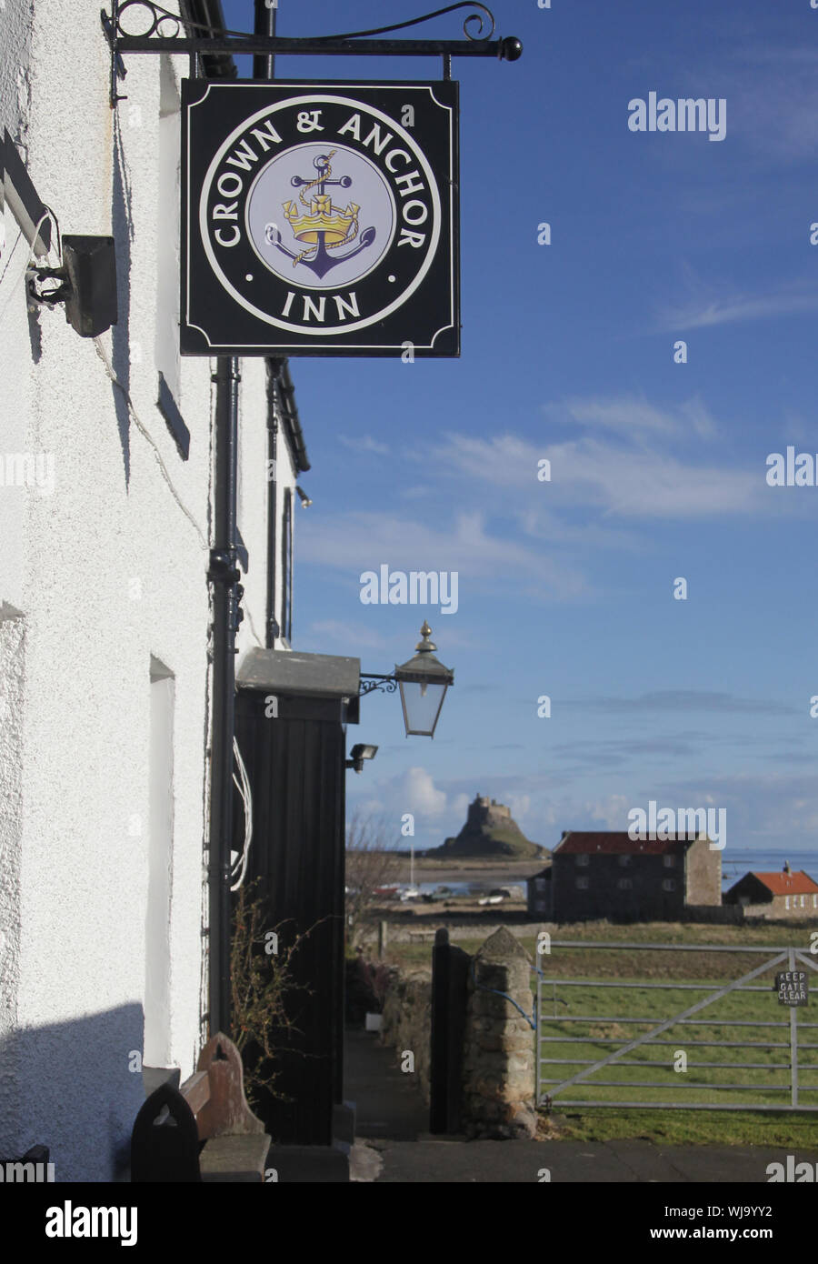 Crown anchor pub sign hi-res stock photography and images - Alamy