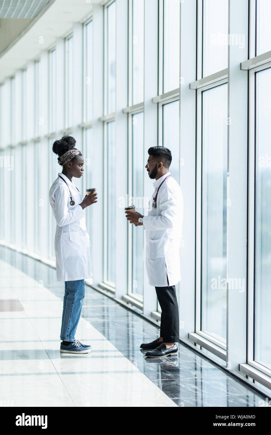 Doctors drinking coffee hi-res stock photography and images - Alamy