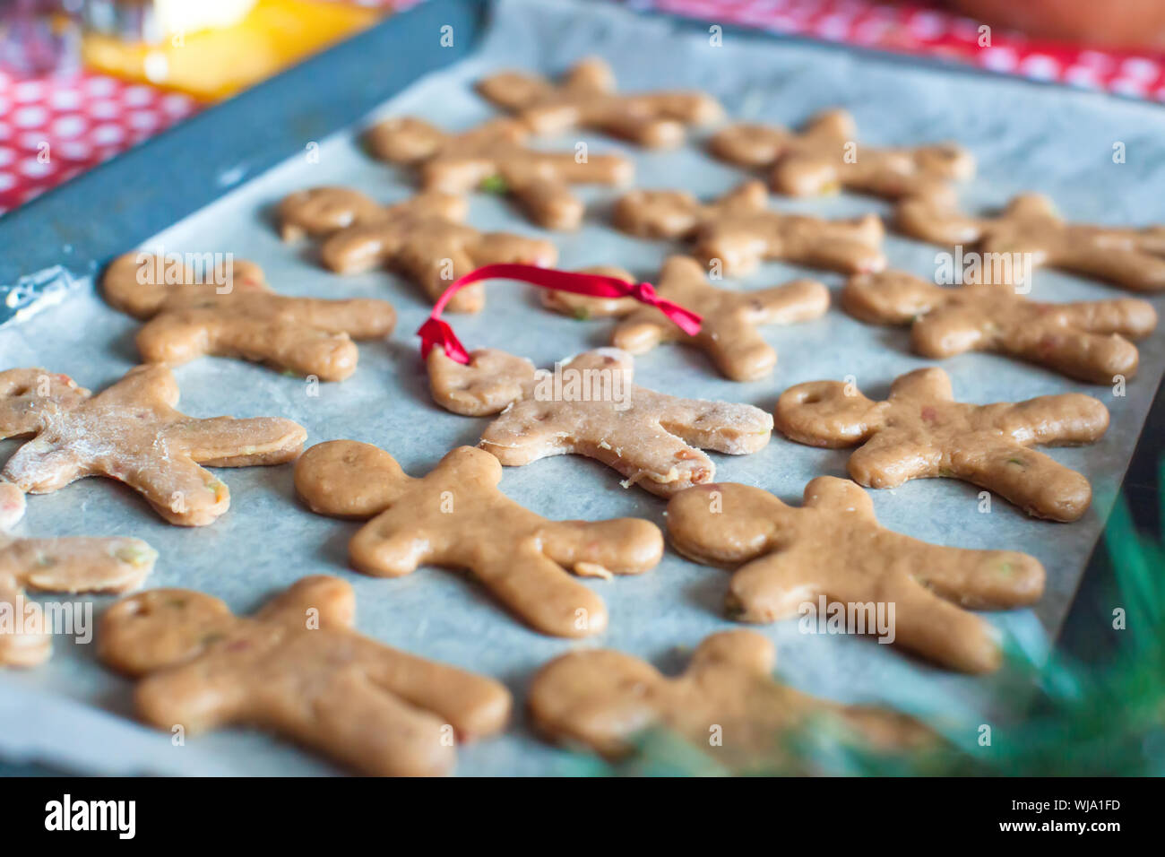 Ginger bread men on tray hi-res stock photography and images - Alamy