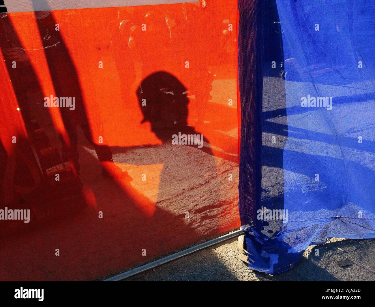 Construction worker shadow hi-res stock photography and images - Alamy