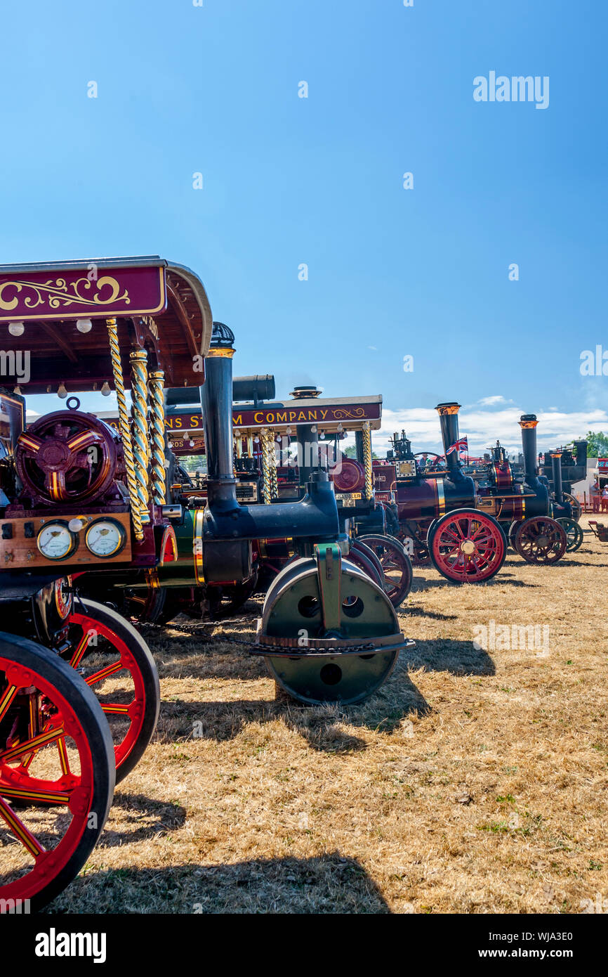 Line up vintage traction engine hi-res stock photography and images - Alamy