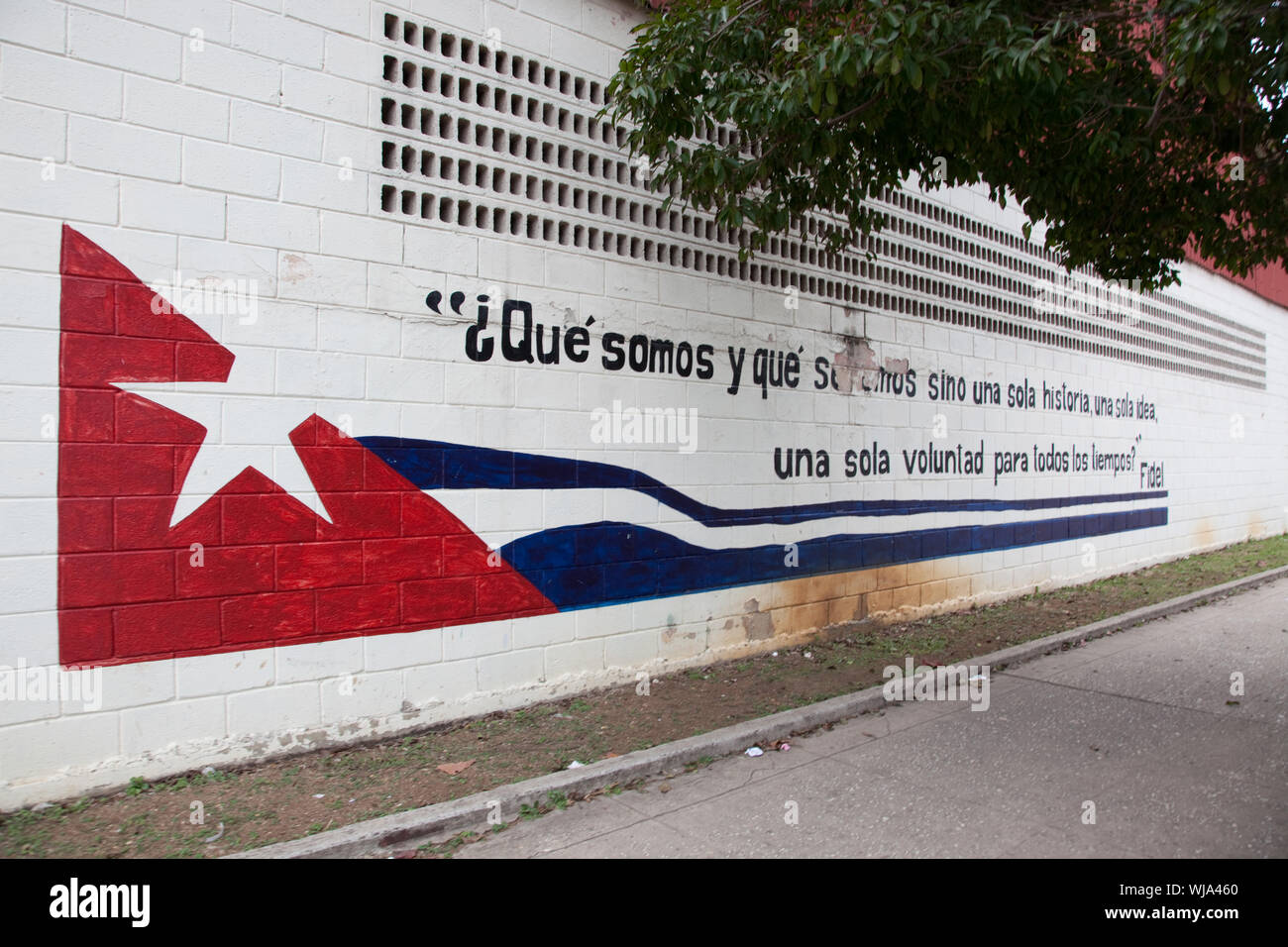 Hand painted revolutionary signs in Havana, Cuba Stock Photo - Alamy
