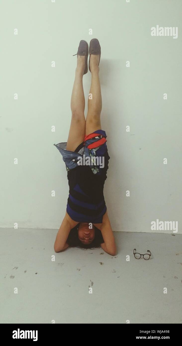 Wall handstand hi-res stock photography and images - Alamy