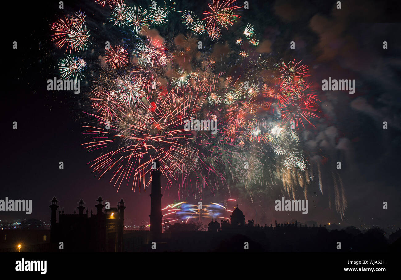 Stars fireworks hi-res stock photography and images - Alamy
