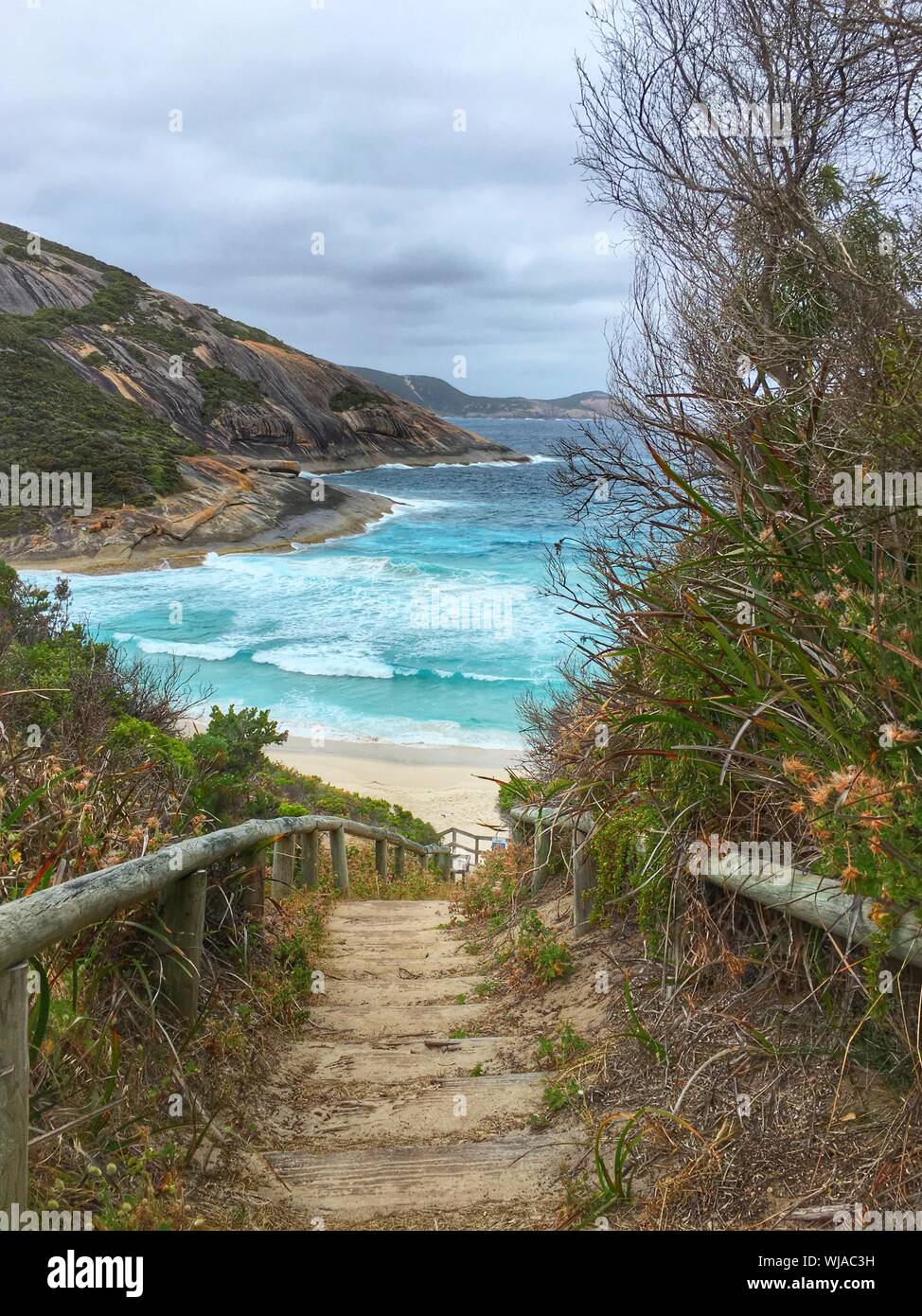 Waterfront pathway hi-res stock photography and images - Alamy