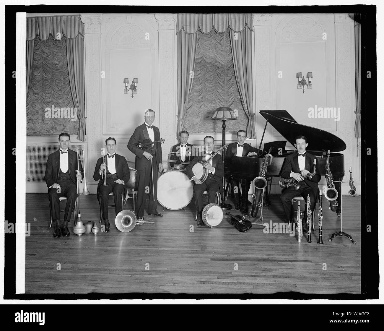 Stage walker Black and White Stock Photos & Images - Alamy