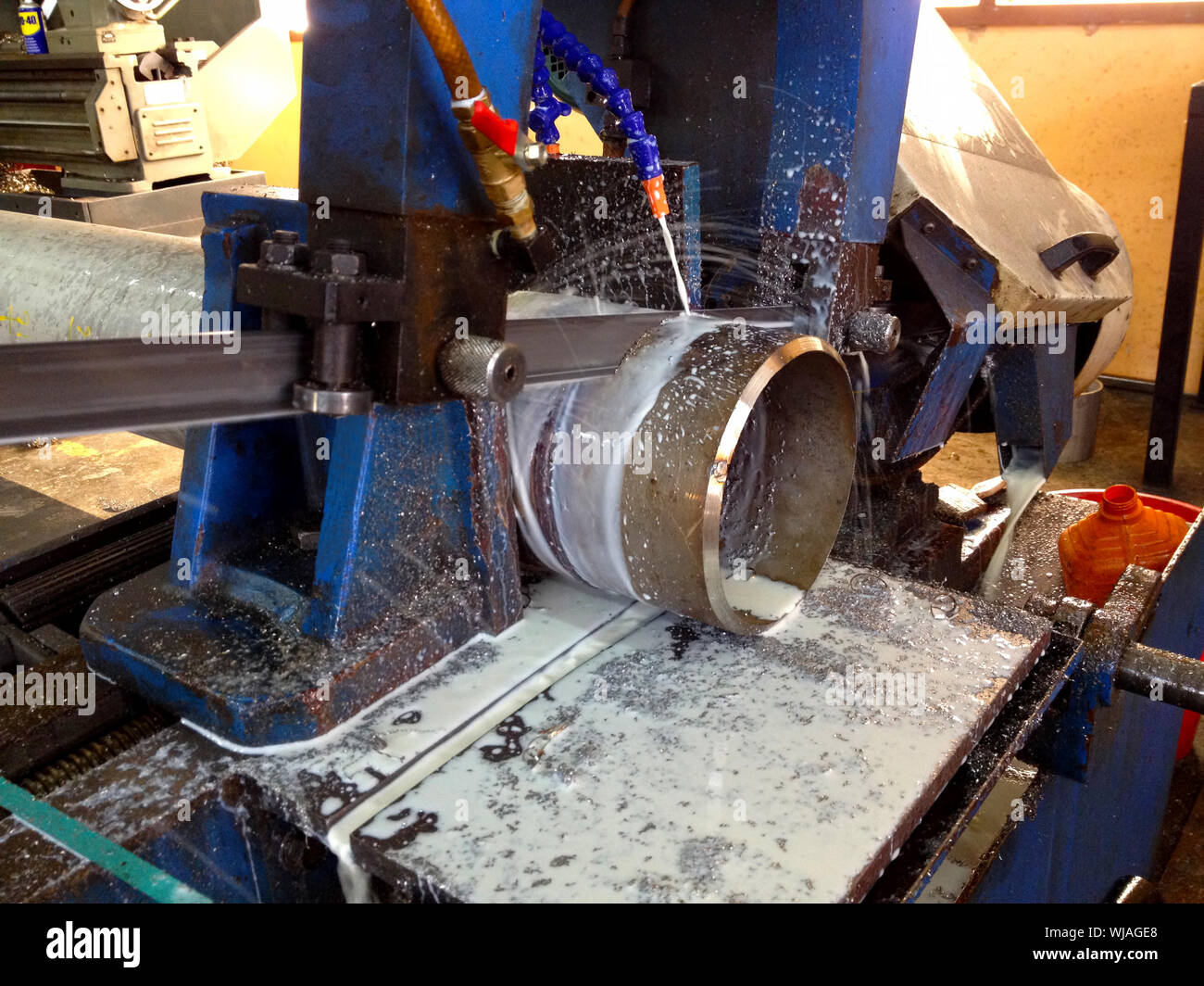 Cutting pipe hi-res stock photography and images - Alamy