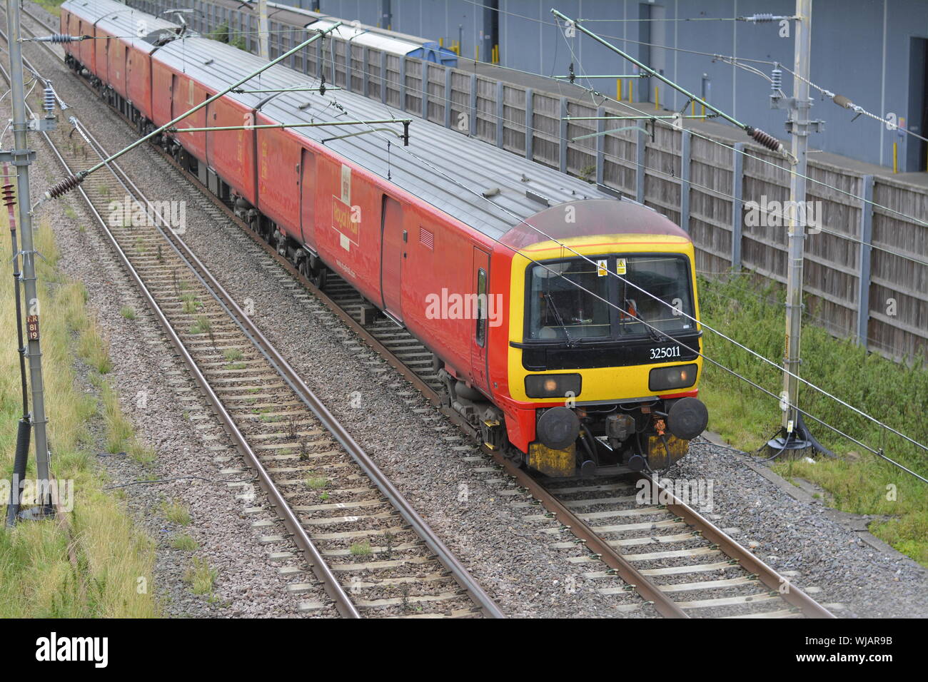 Db cargo operated royal mail class 325 hi-res stock photography and ...