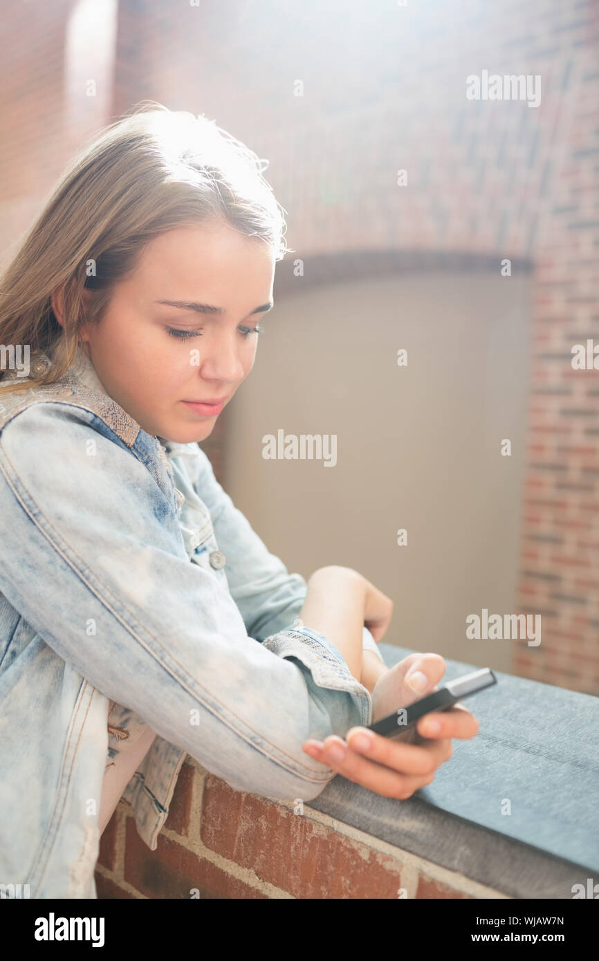 Female college student texting hi-res stock photography and images - Alamy