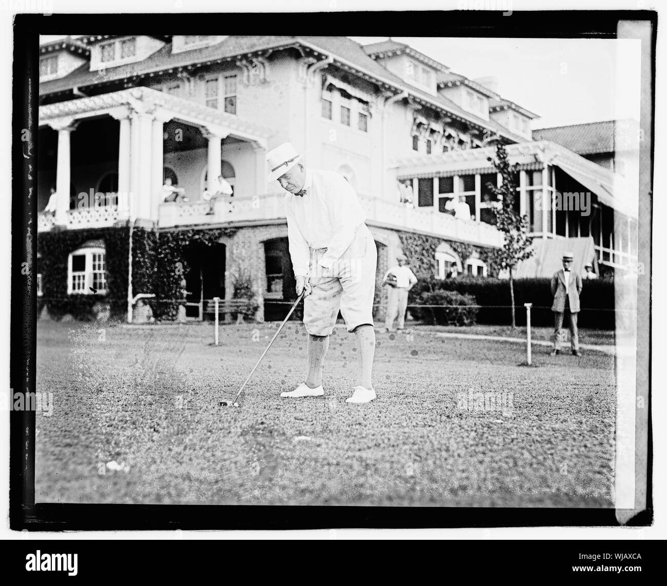 Golf ball and tee Black and White Stock Photos & Images - Alamy