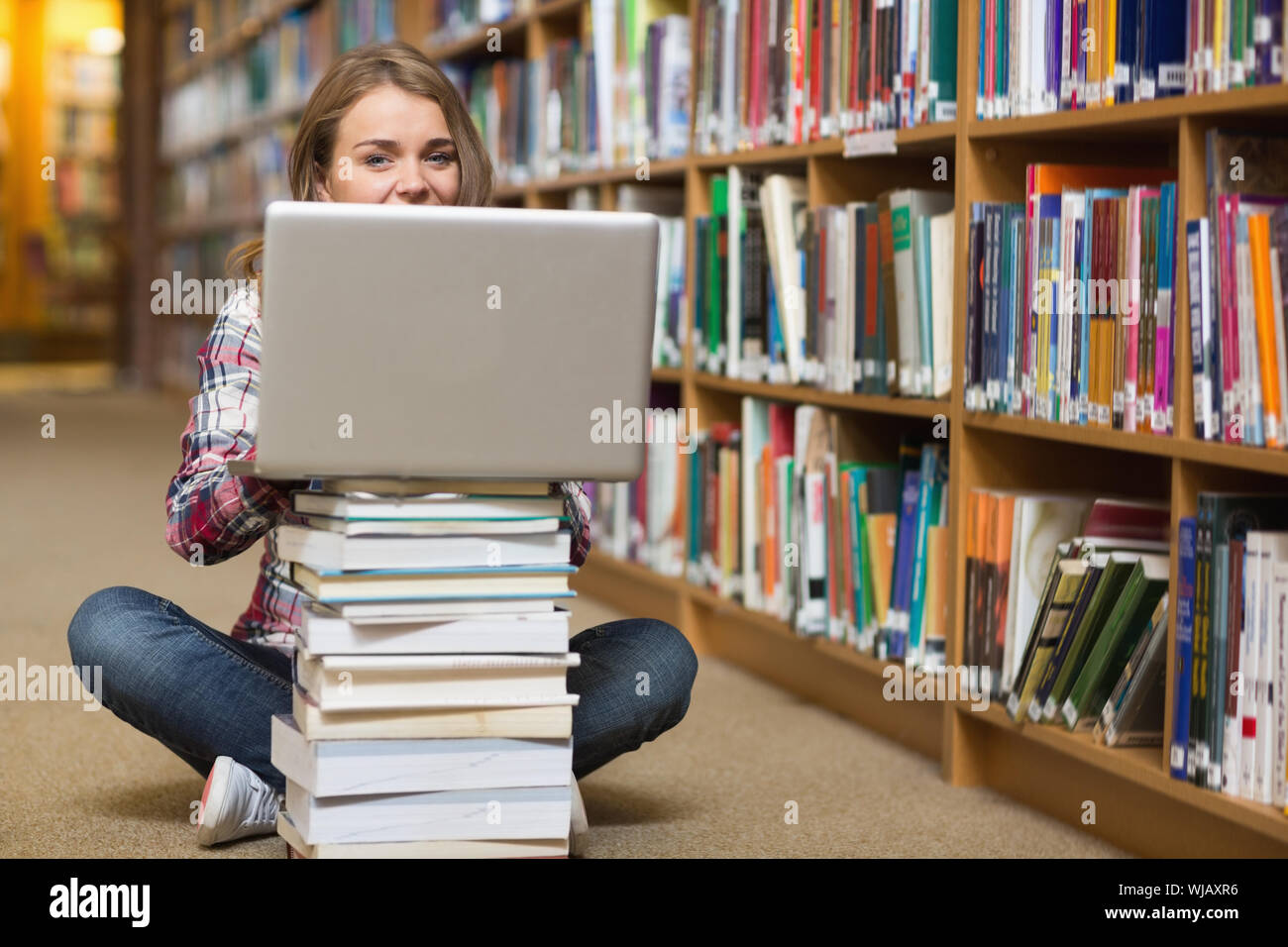 Laptop on stack books hi-res stock photography and images - Alamy