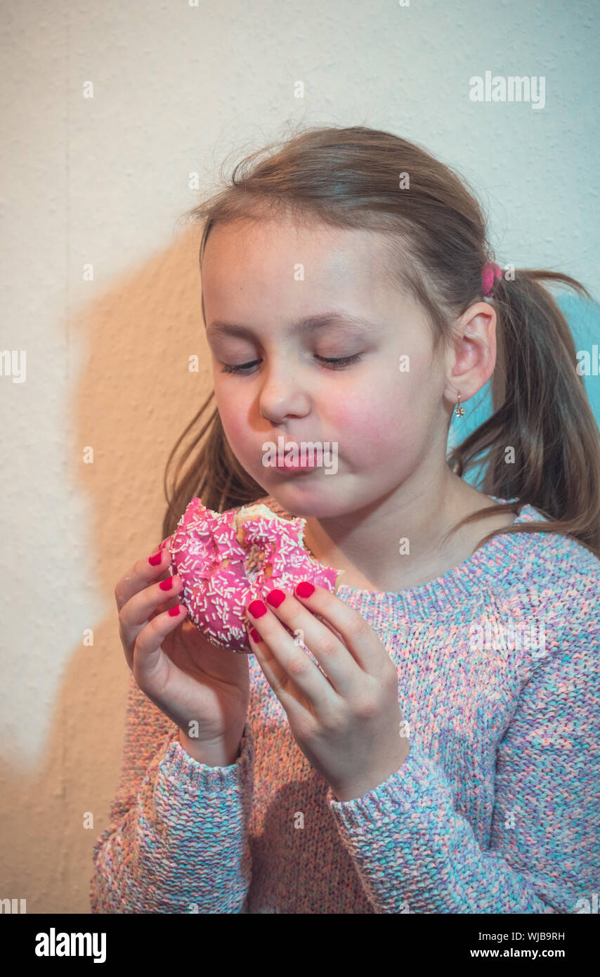Girl eating donut hi-res stock photography and images - Alamy