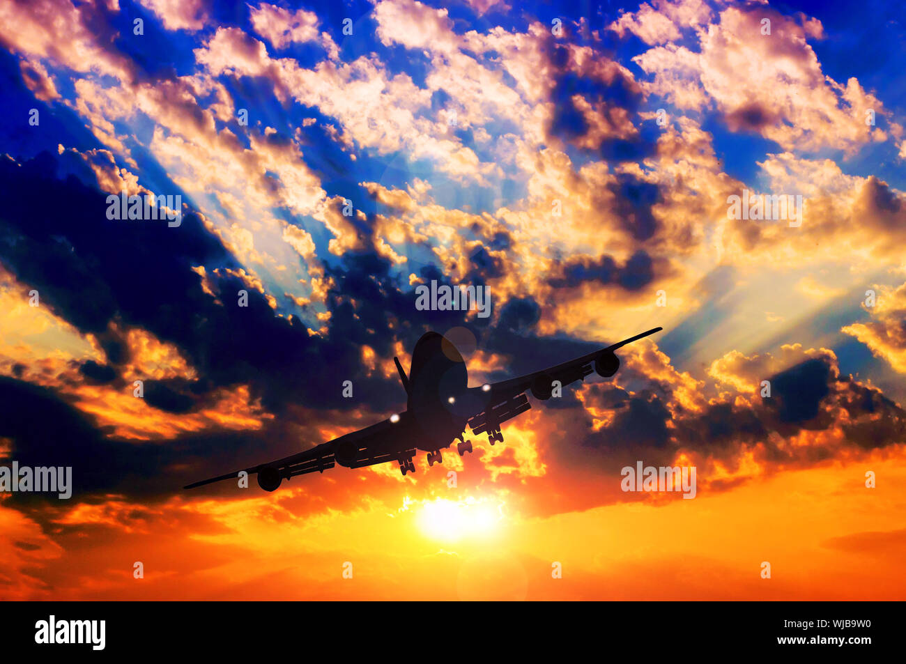 Airplane silhouette hi-res stock photography and images - Alamy