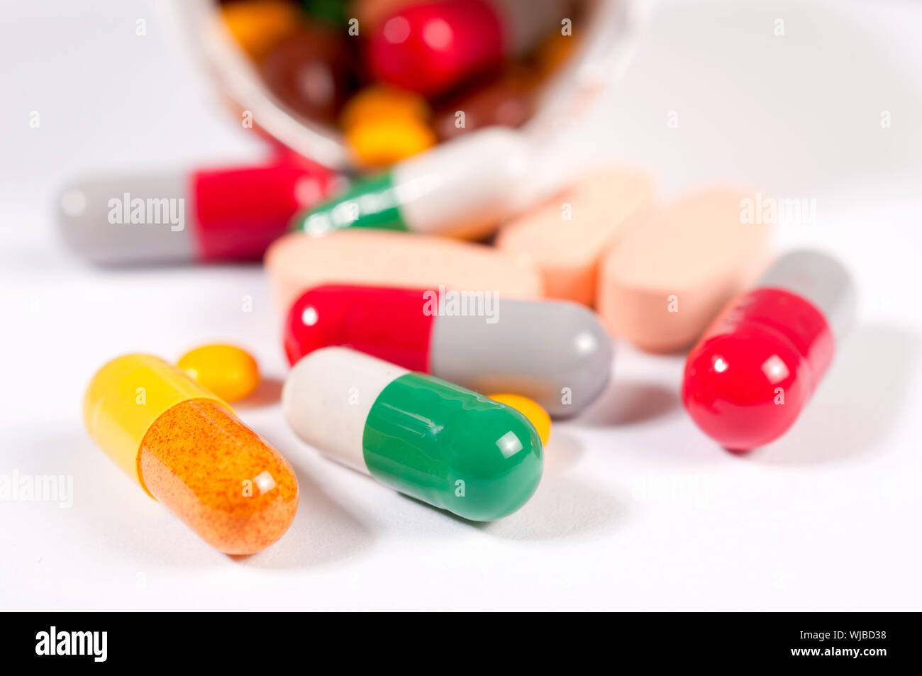 Pills pile circle hi-res stock photography and images - Alamy