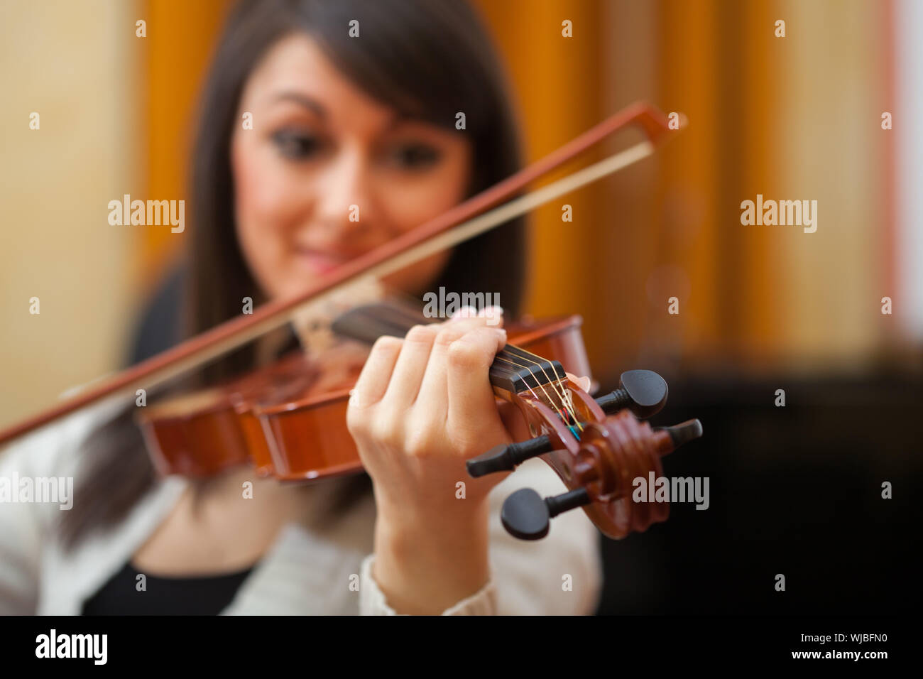 Beautiful woman playing violin hi-res stock photography and images - Alamy