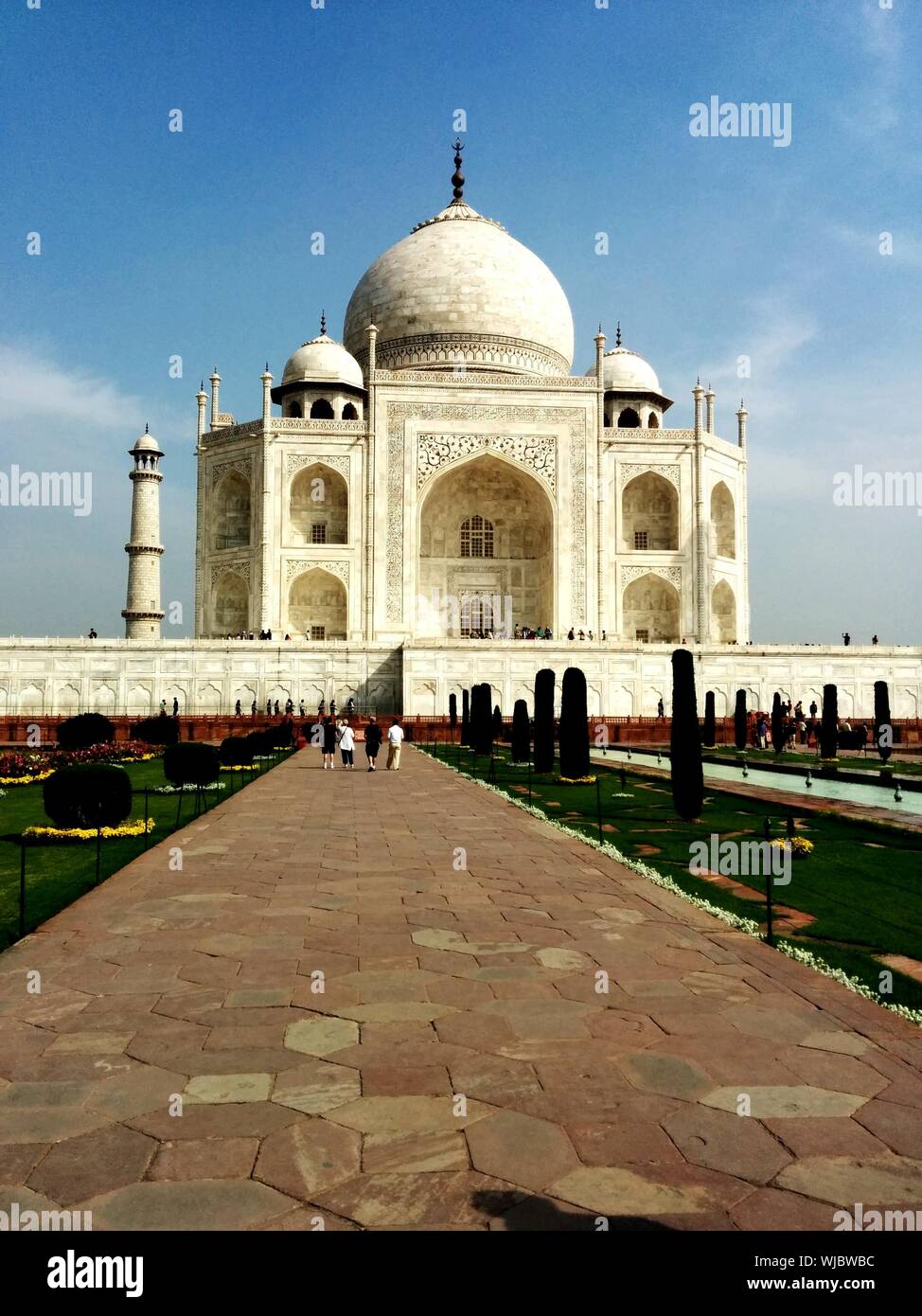 Taj mahal arch person hi-res stock photography and images - Alamy