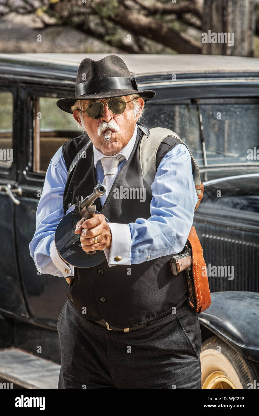 Handsome mature man cigar 1920 hi-res stock photography and images - Alamy