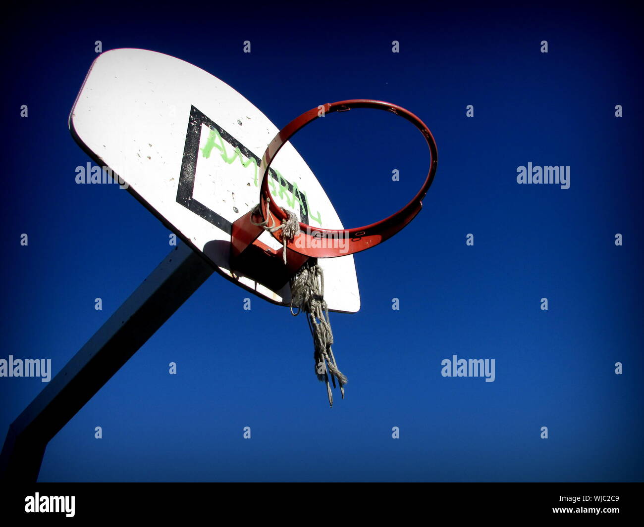 Broken basketball hoop hi-res stock photography and images - Alamy