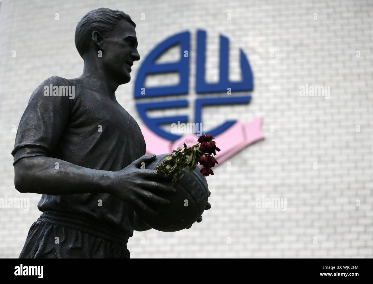 University of bolton stadium statue hi-res stock photography and images ...