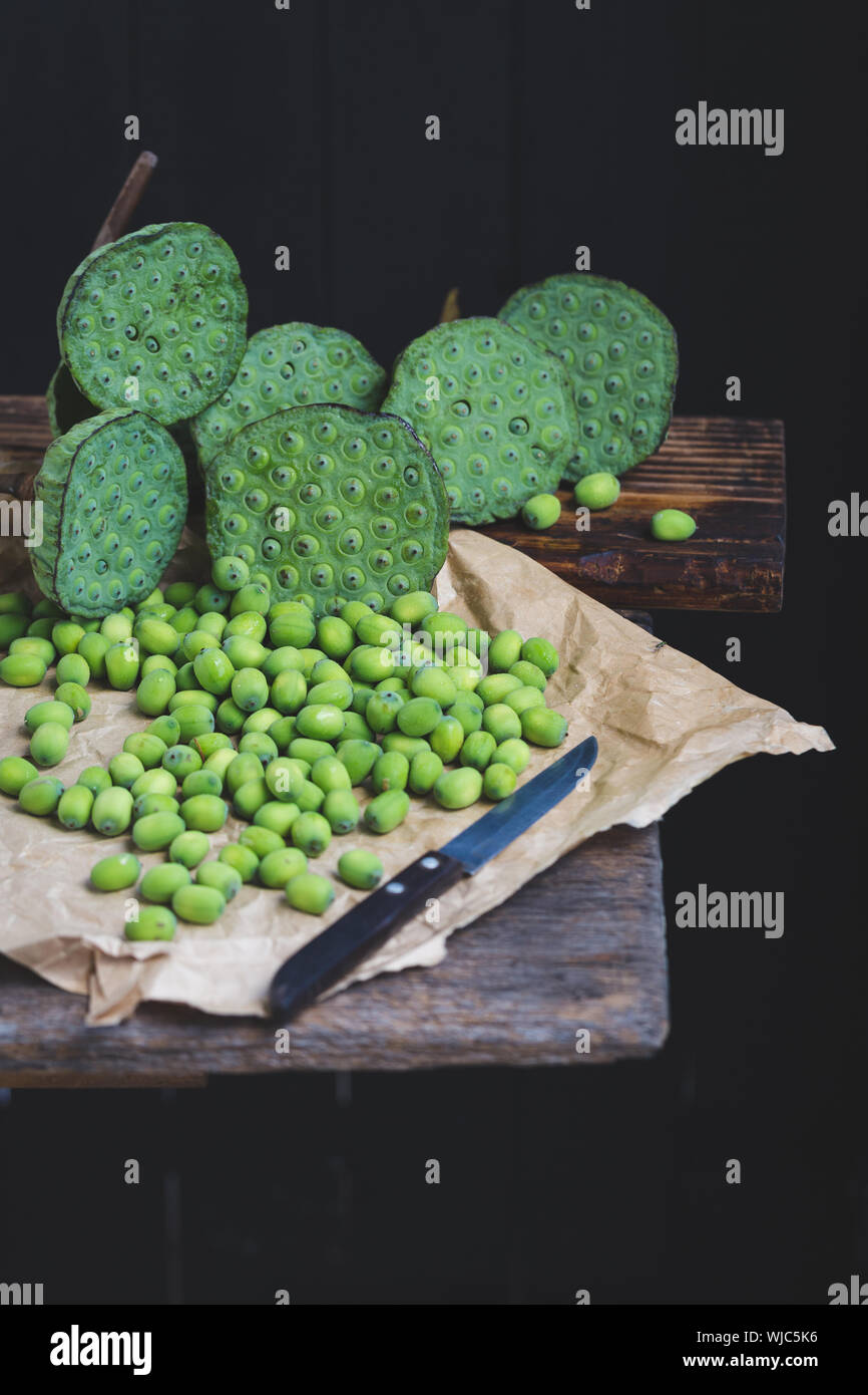 Green lotus seed pods hi-res stock photography and images - Alamy