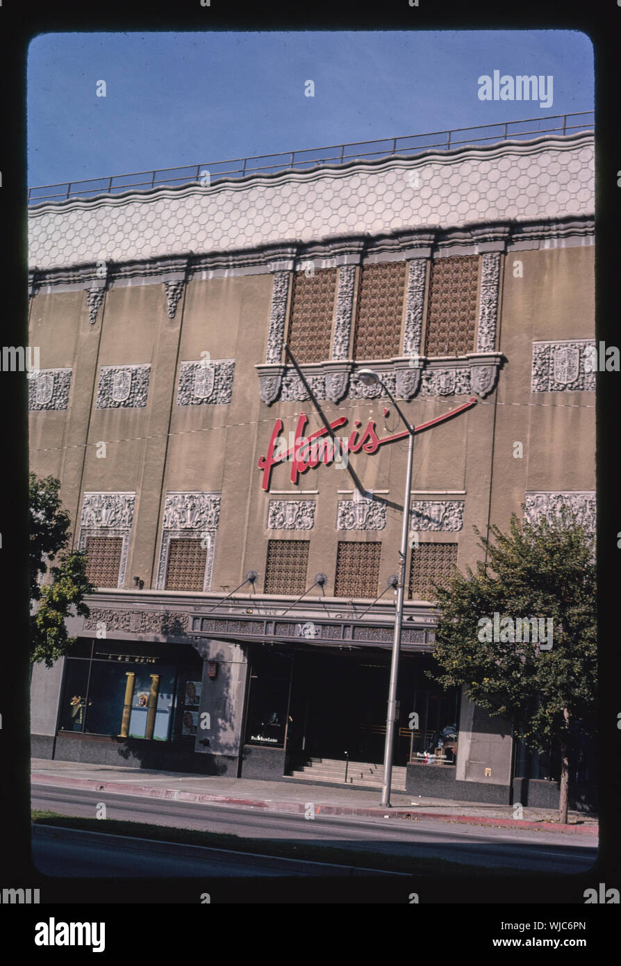 Harris Department Store, angle 2, E Street, San Bernardino, California ...