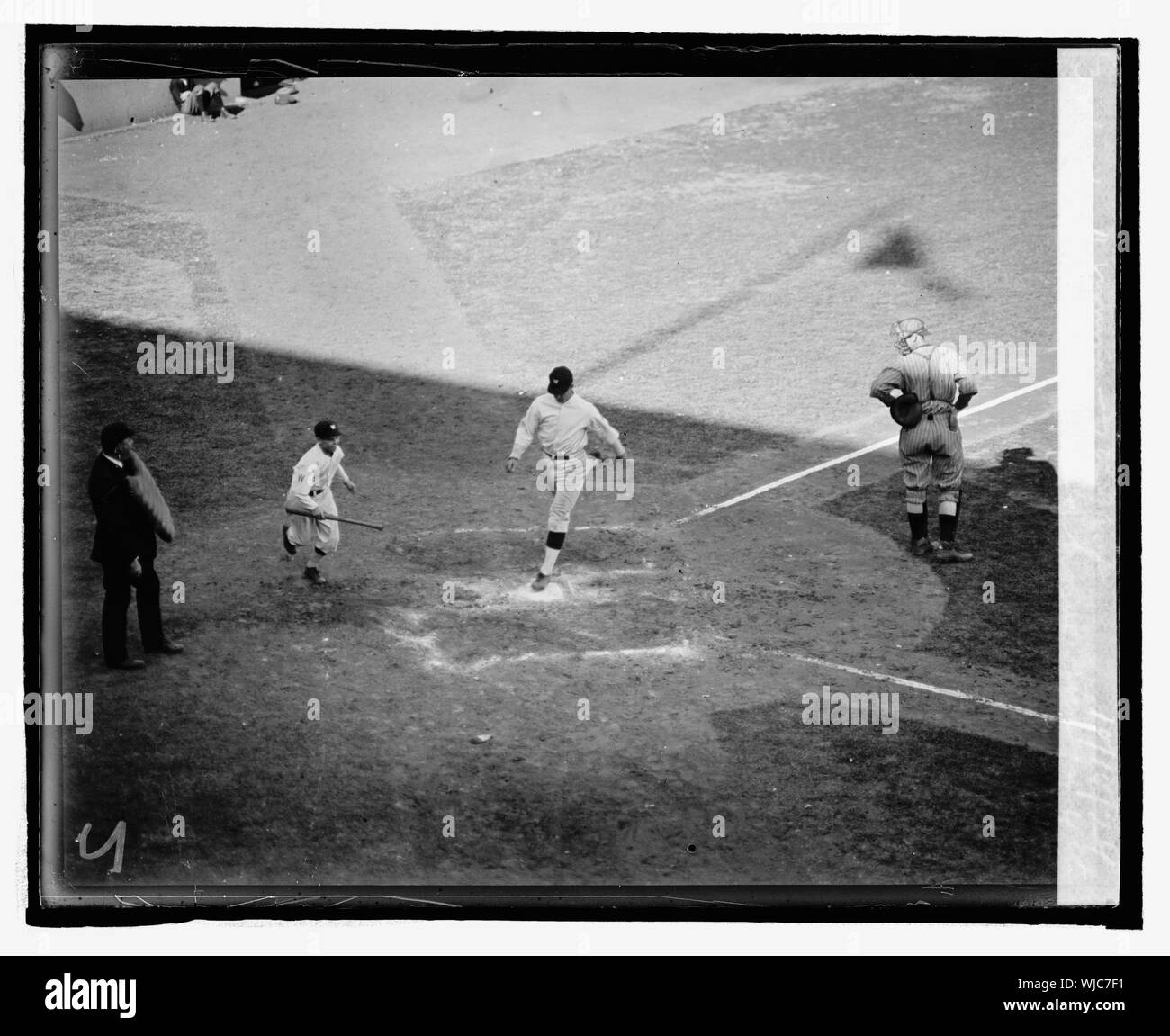 Run scoring Black and White Stock Photos & Images - Alamy