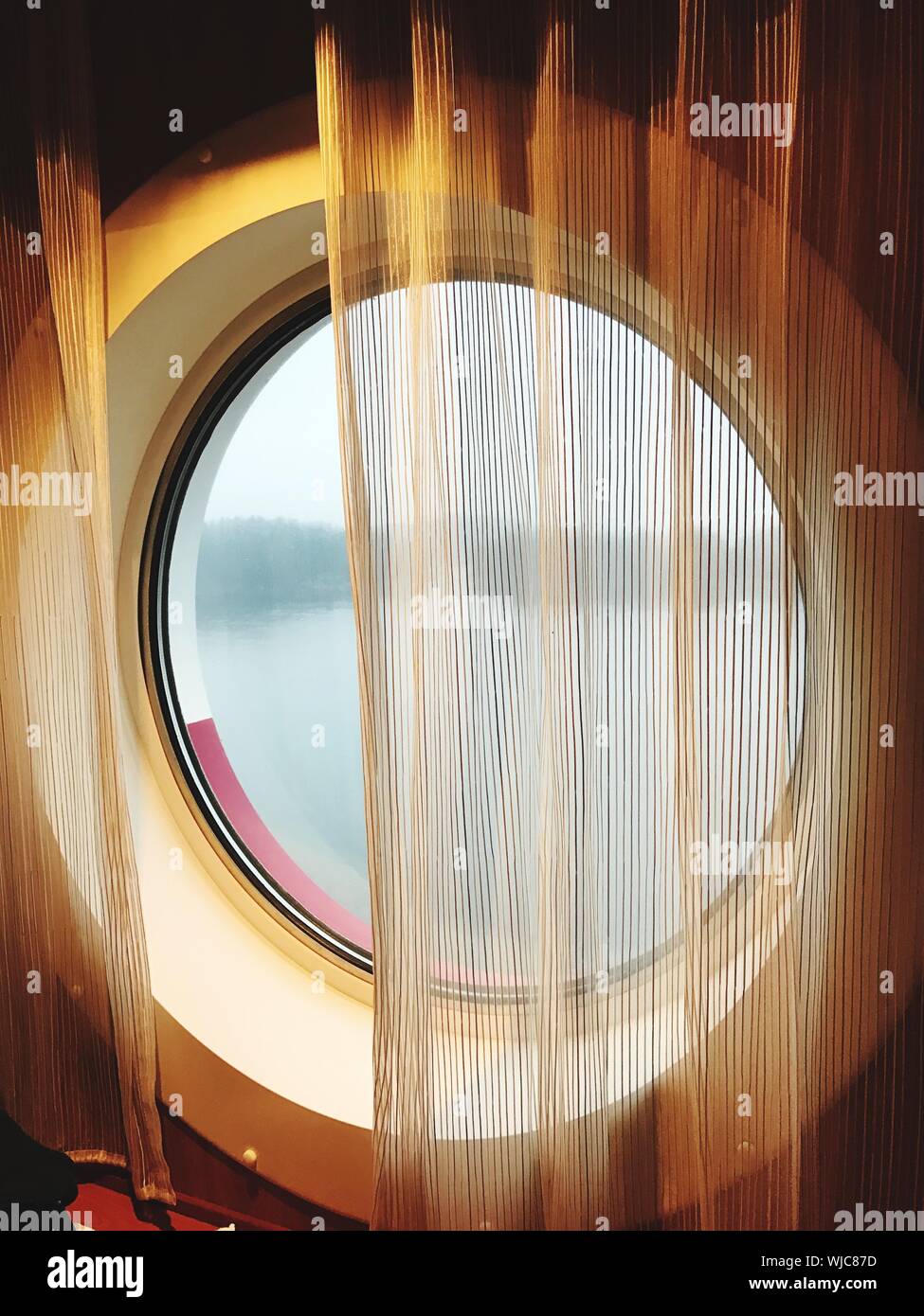 Ship window hi-res stock photography and images - Alamy