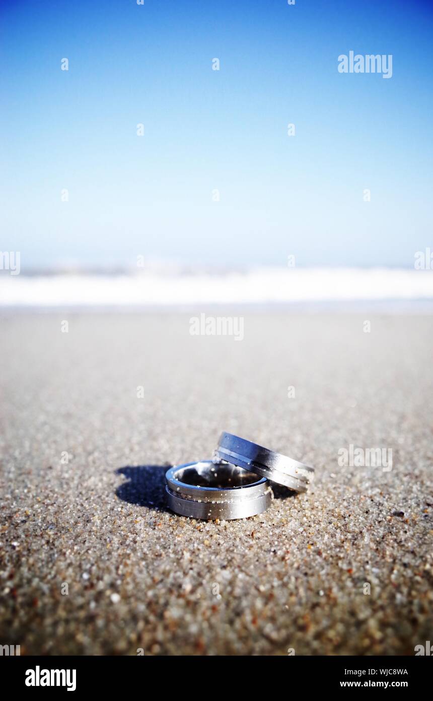 Jewelry on beach hi-res stock photography and images - Alamy