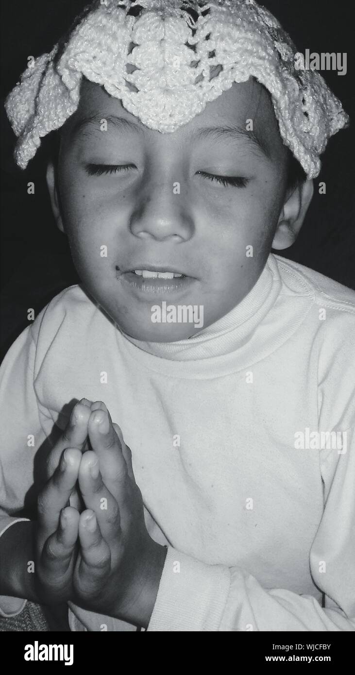 Boy praying hi-res stock photography and images - Alamy