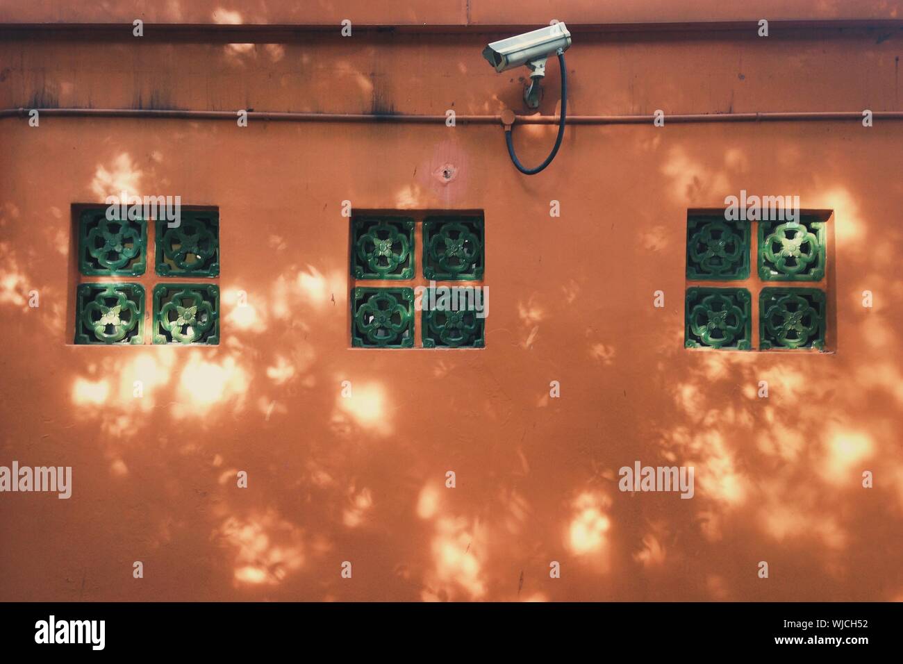 Wall mounted security camera hi-res stock photography and images - Alamy