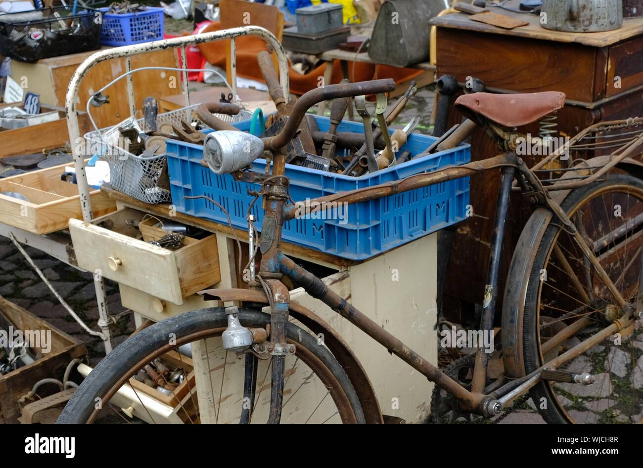 Bicycle scrap hi-res stock photography and images - Alamy