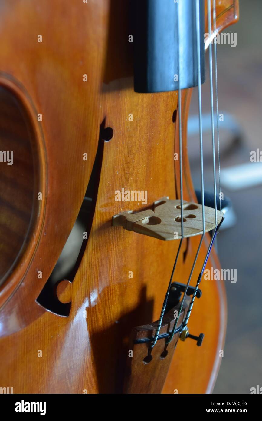 Brass violin hi-res stock photography and images - Alamy