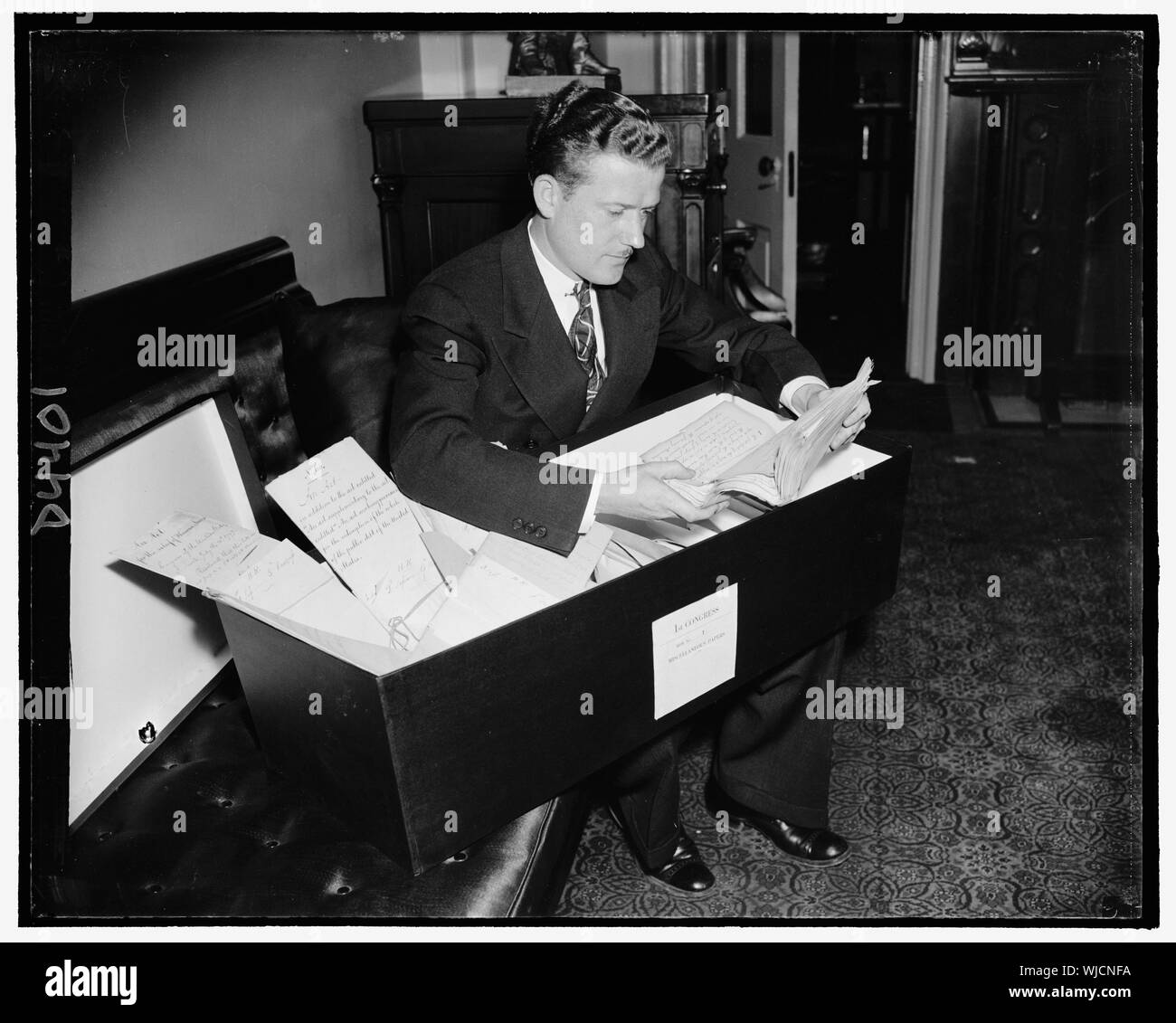 Enrolling hi-res stock photography and images - Alamy