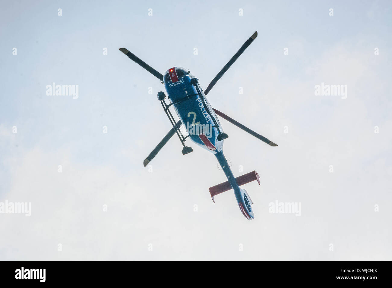 Flying police helicopter hi-res stock photography and images - Alamy