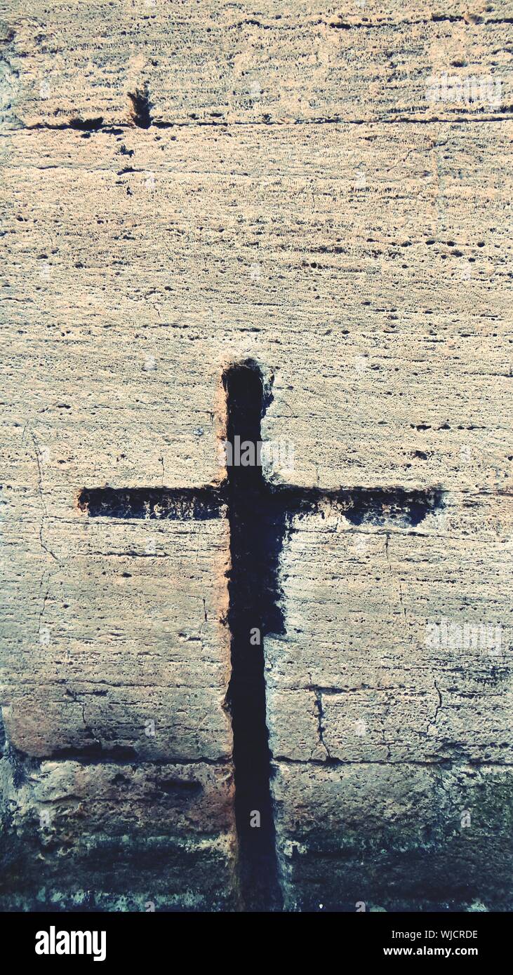 Crack stone hi-res stock photography and images - Alamy