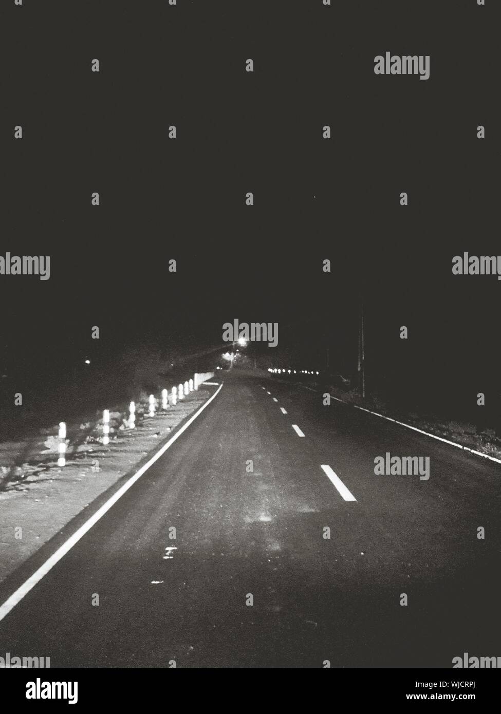 Empty road at night hi-res stock photography and images - Alamy
