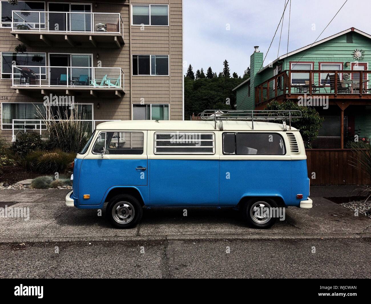 Blue mini bus hi-res stock photography and images - Alamy